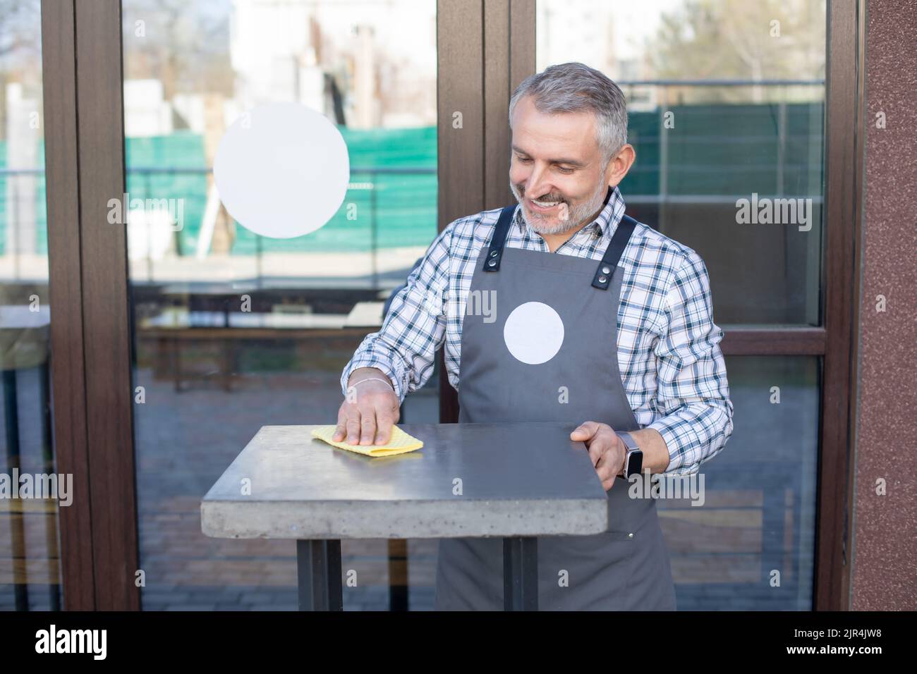 Person cleaning tables hi-res stock photography and images - Alamy