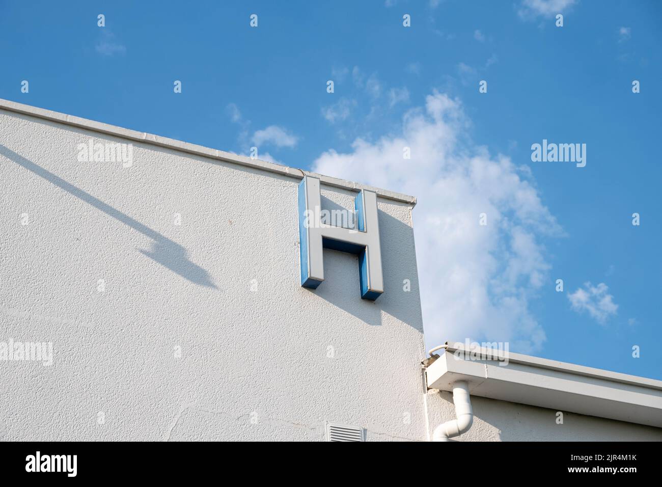 Sign with an H indicating a hotel Stock Photo - Alamy