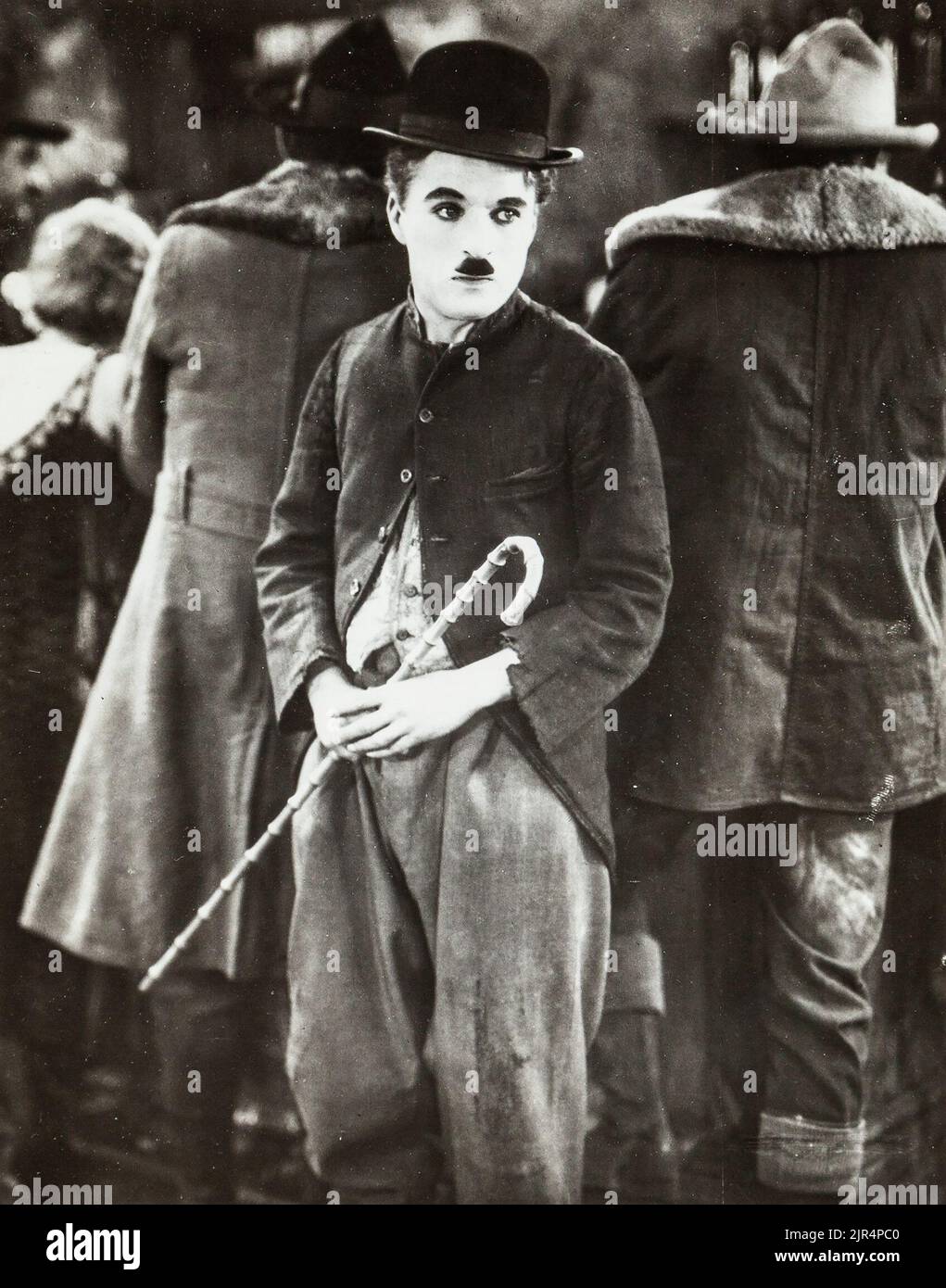 Charlie Chaplin in The Gold Rush (United Artists, R-1941) Movie scene ...