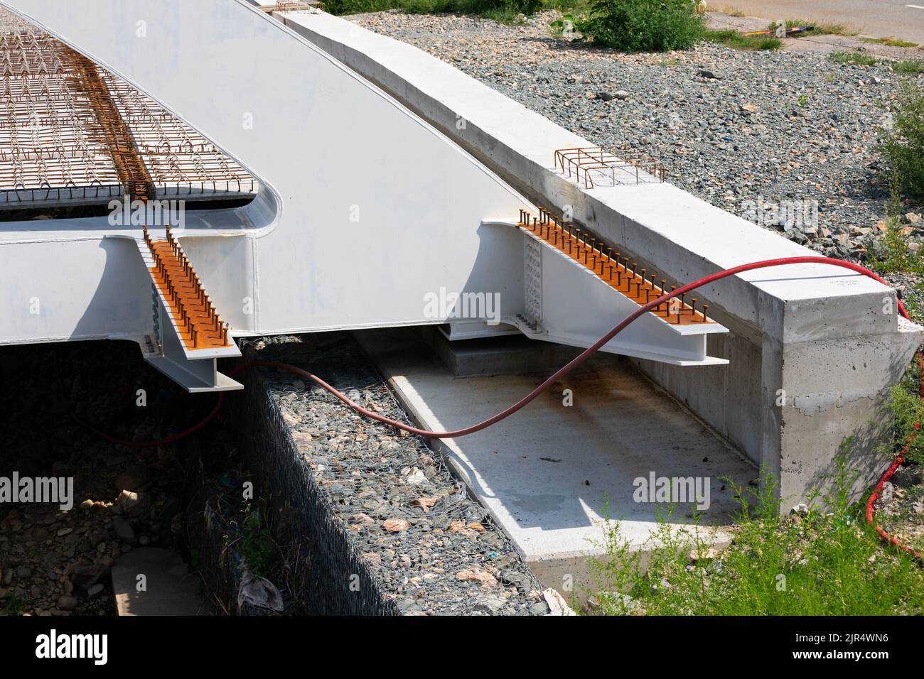 Steel frame bridge construction over Stock Photo - Alamy