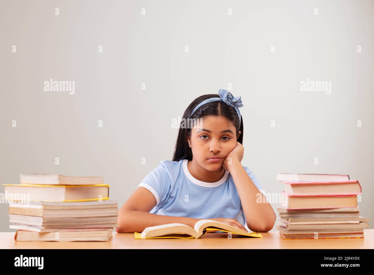 Bored expression hi-res stock photography and images - Alamy