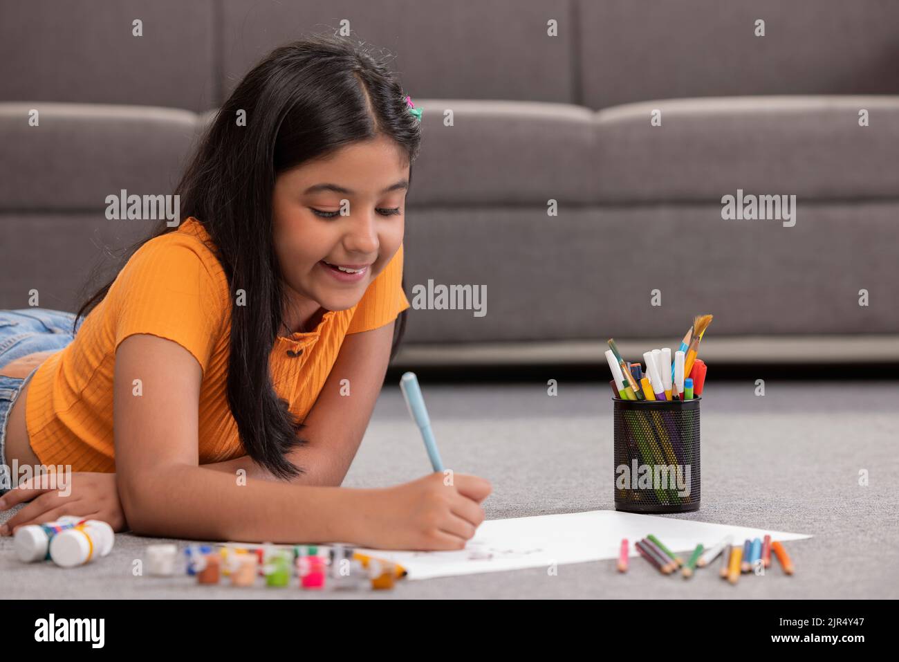 Girl lying on floor drawing hi-res stock photography and images - Alamy