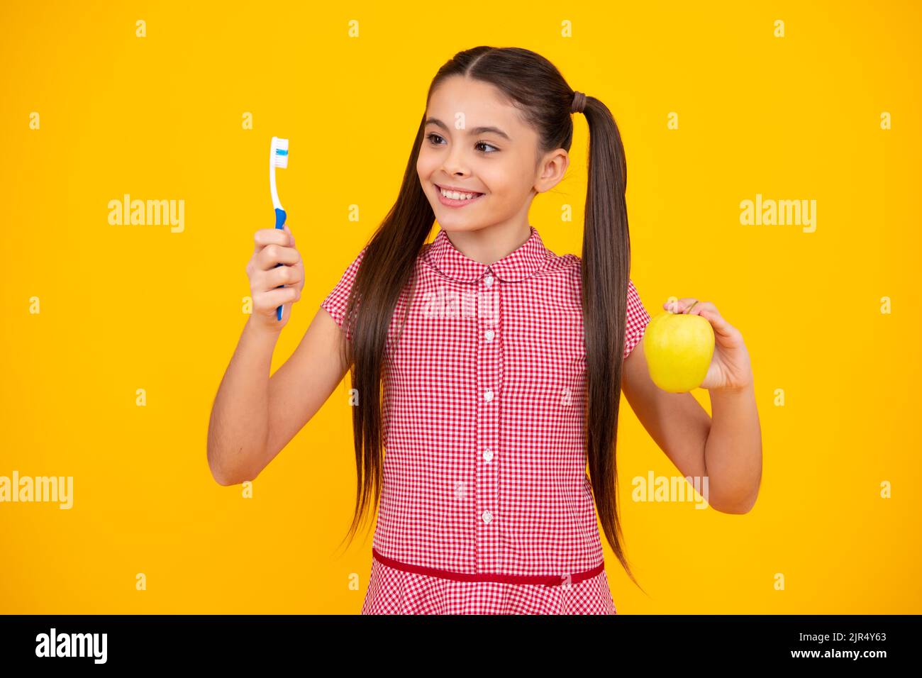 Girl cleaning teeth. Kid brushing teeth with brush. Dental hygiene ...