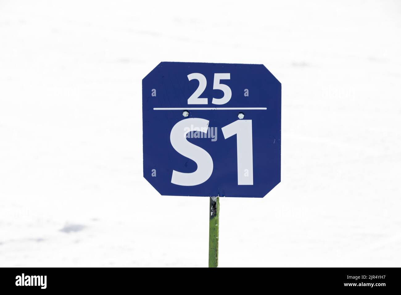 Picture of a blue ski slope sign Stock Photo - Alamy