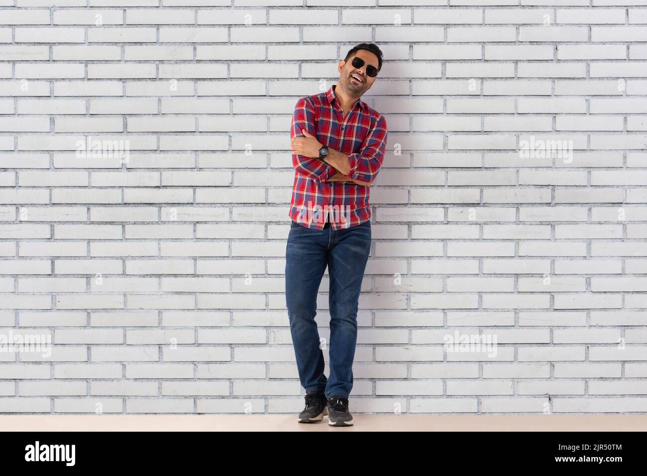 Man standing wall checked pattern hi-res stock photography and images ...