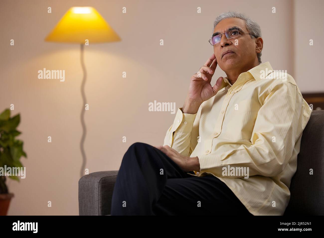 Cheek resting on hand hi-res stock photography and images - Alamy