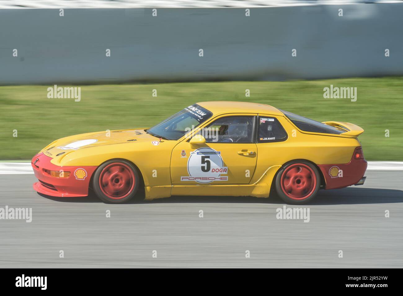 Porsche racing yellow hi-res stock photography and images - Alamy