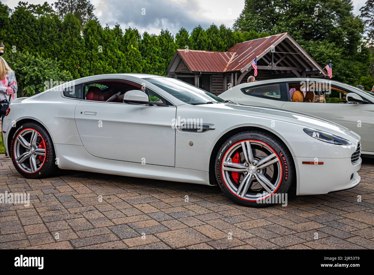 2022 aston martin v8 vantage coupe hi-res stock photography and images ...