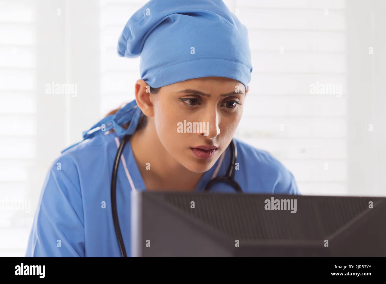 Nurse standing computer hi-res stock photography and images - Alamy