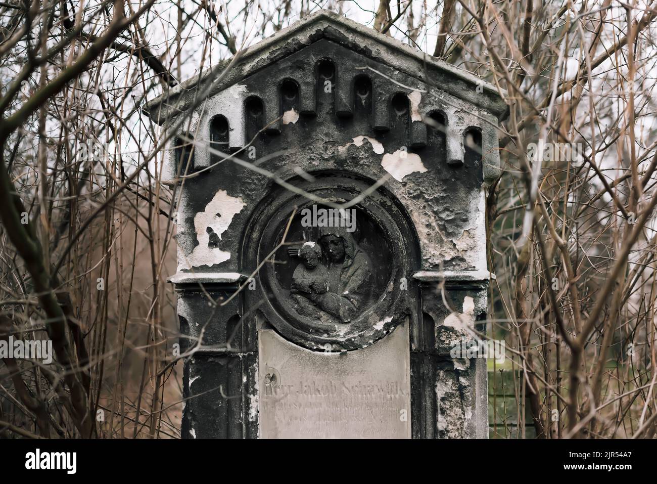 Mother child gravestone hi-res stock photography and images - Alamy