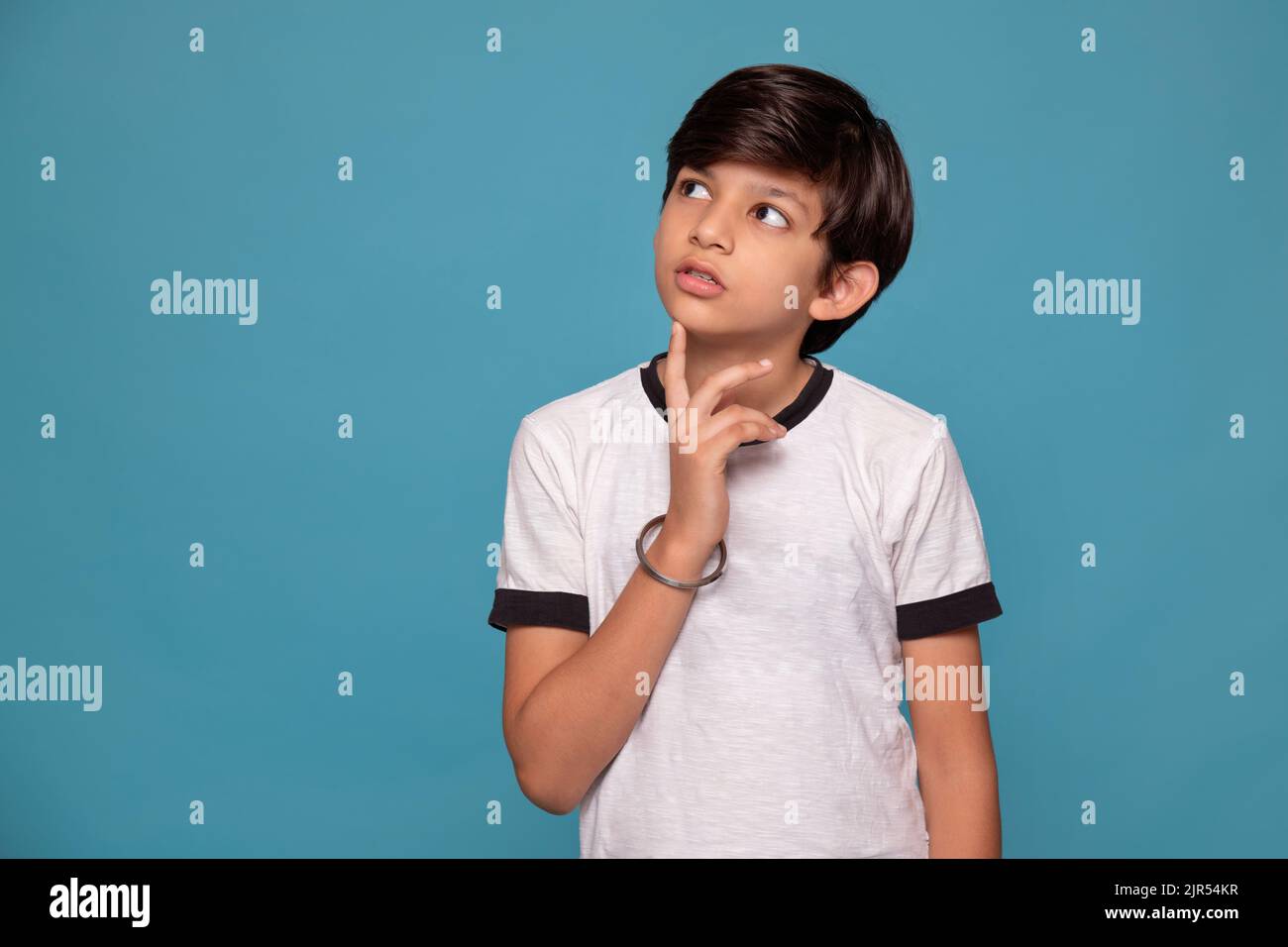 Thoughtful boy hi-res stock photography and images - Alamy