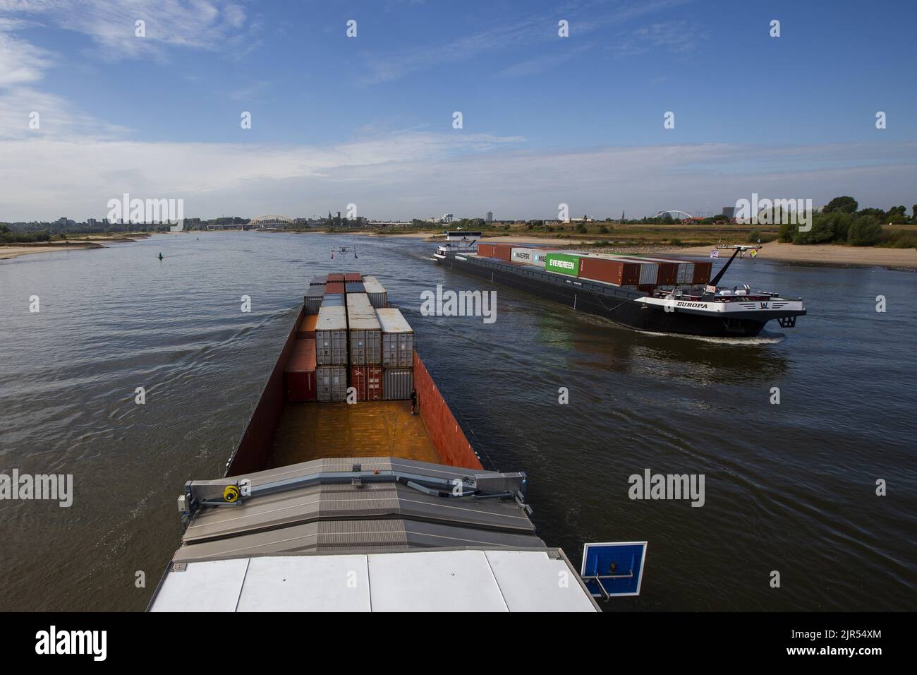 2022-08-22 10:43:43 MILLINGEN - Containers on board an inland vessel on ...