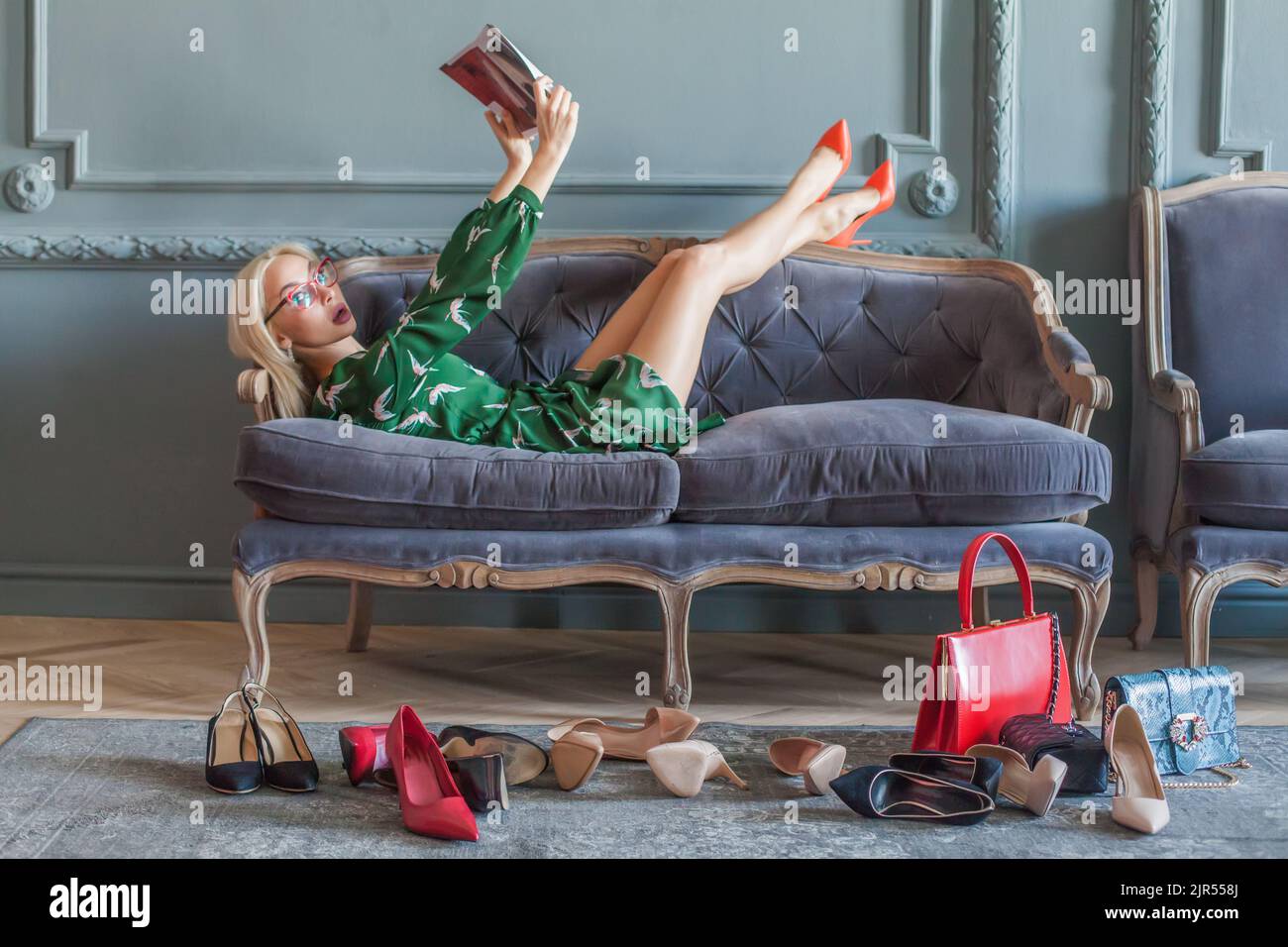 Glamorous model hi-res stock photography and images - Alamy