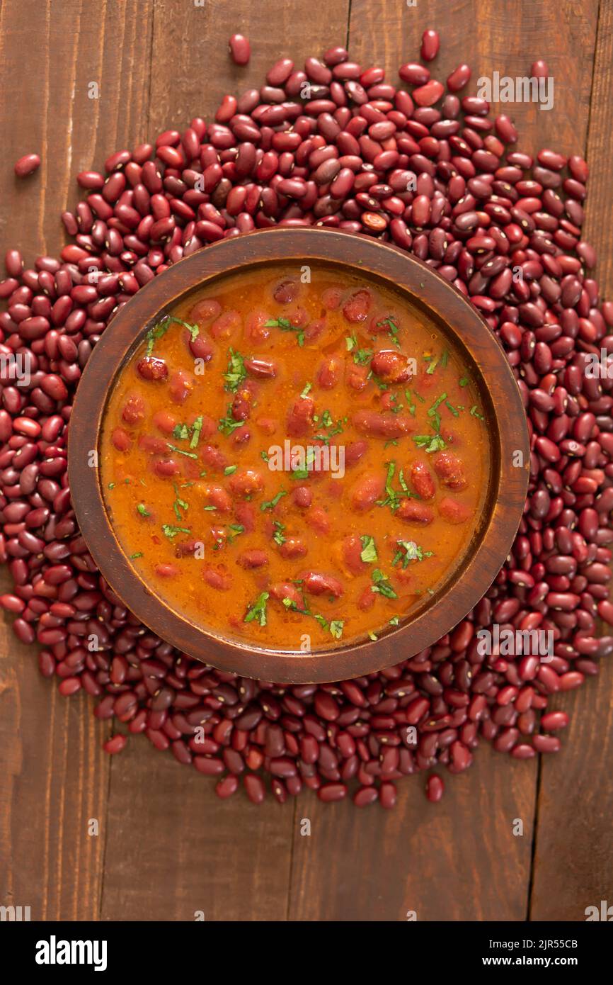 A BOWL OF RAJMA CURRY KEPT ALONG WITH RAW KIDNEY BEANS Stock Photo - Alamy