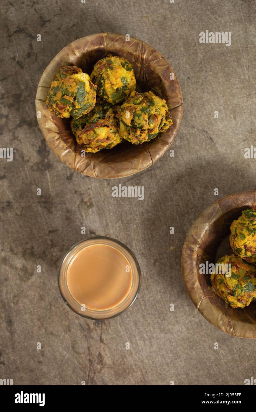 DEEP FRIED PAKORAS SERVED HOT WITH TEA Stock Photo - Alamy