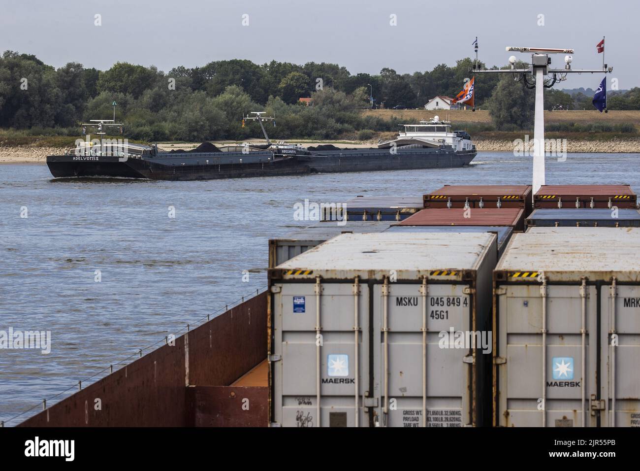 2022-08-22 10:36:47 LOBITH - Shipping on its way to Germany seen from ...