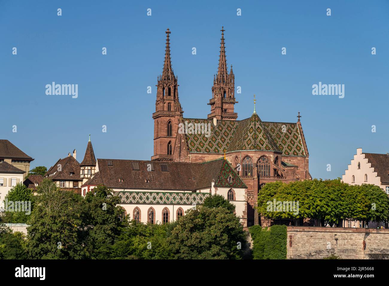 Das Basler Münster und Münsterhügel in Basel, Schweiz, Europa | The ...