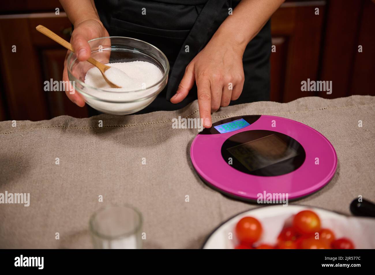 Black woman weigh in hi-res stock photography and images - Alamy