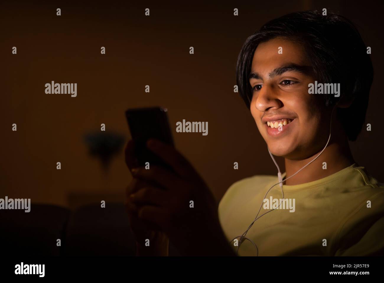 Boy smartphone room hi-res stock photography and images - Alamy