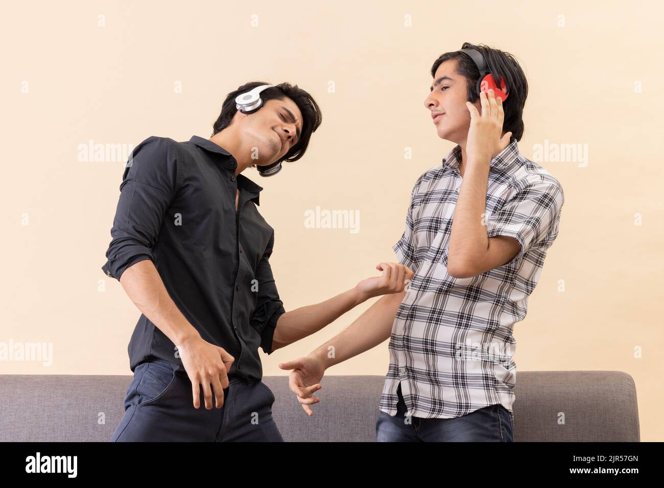 Two boys singing hi-res stock photography and images - Alamy