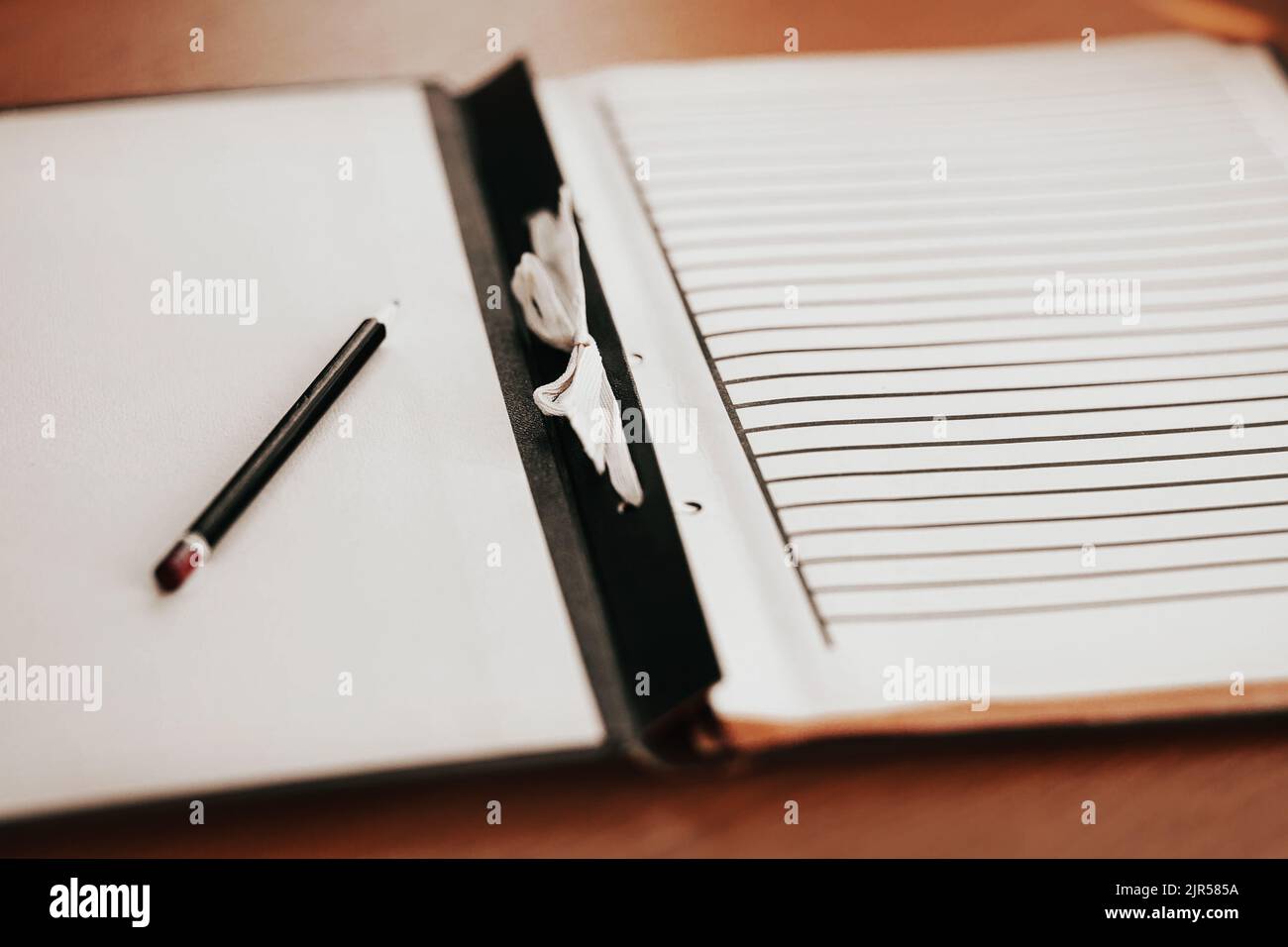 Blank a4 music notes hi-res stock photography and images - Alamy