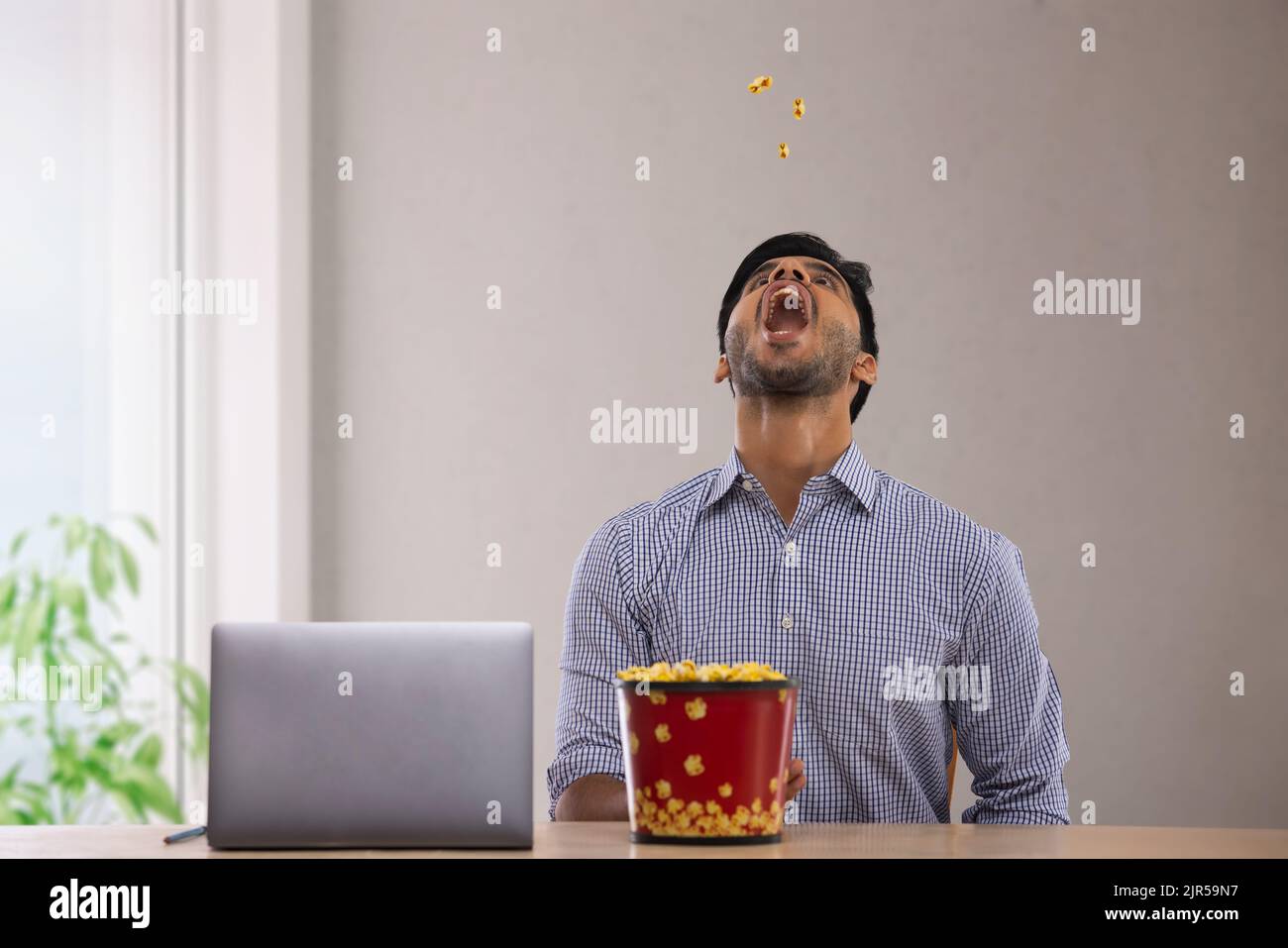 Popcorn popping box hi-res stock photography and images - Alamy