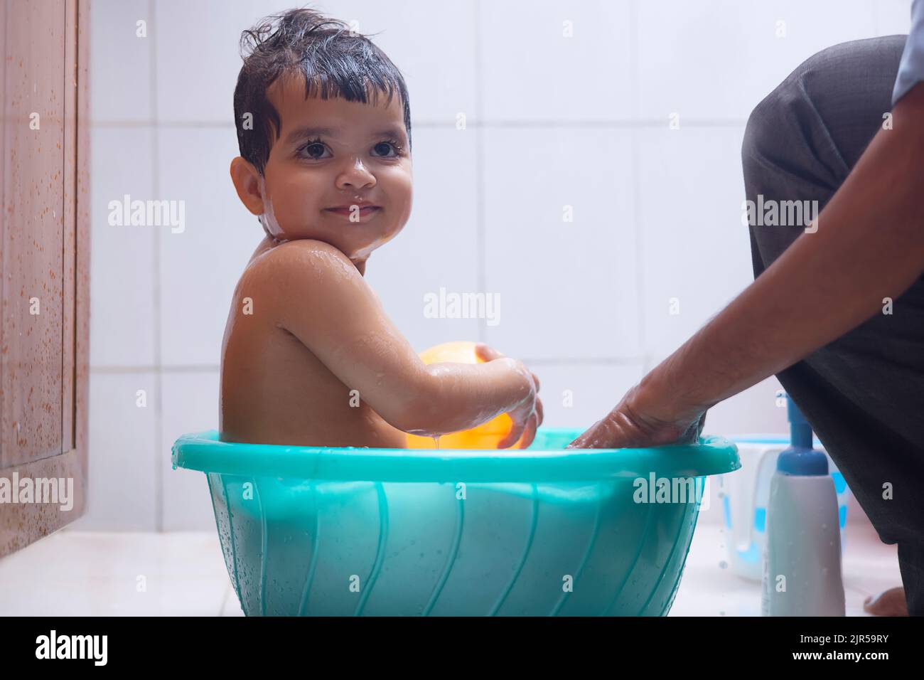Having bath hi-res stock photography and images - Alamy