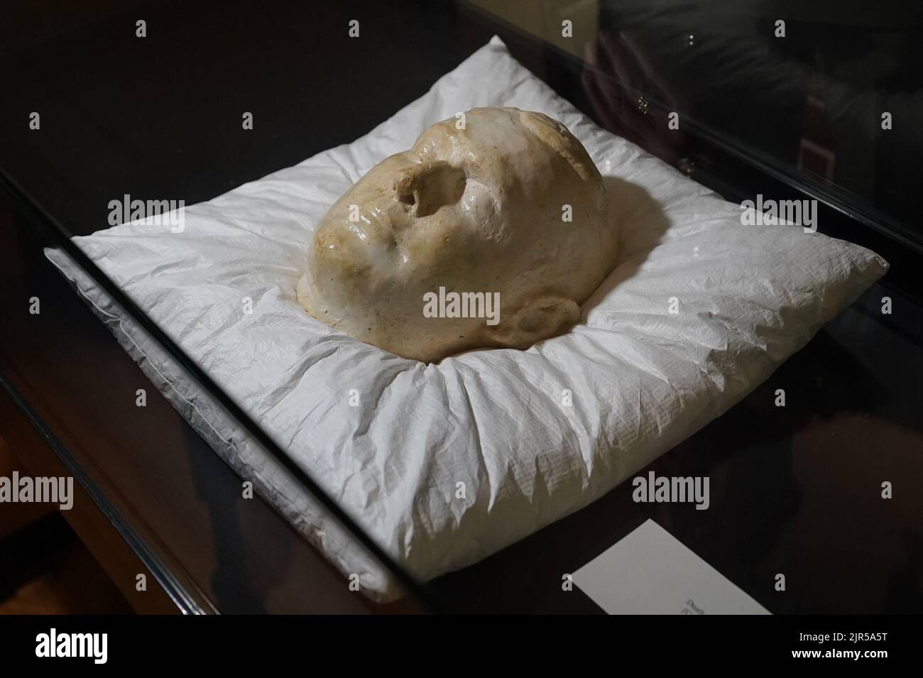 The death mask of Michael Collins during services to commemorate the ...