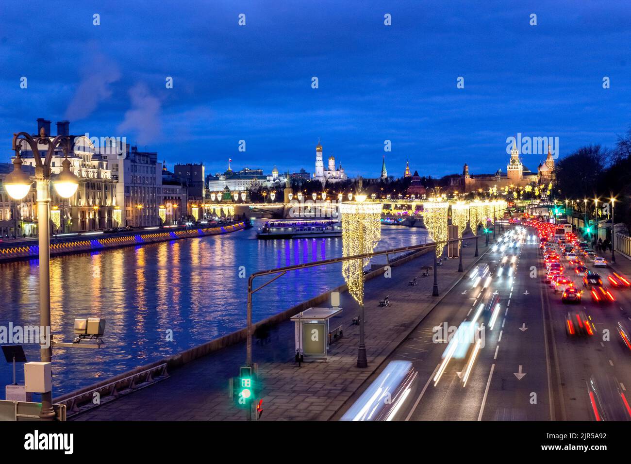 Night view of the Kremlin and the Moskva River in winter with New Year ...