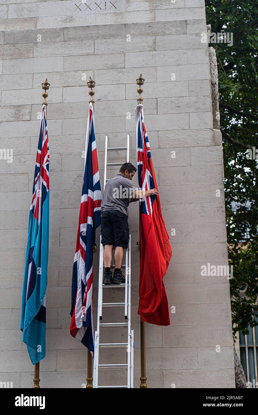 London, UK. 22 August 2022 . Flagpole engineers make an inspection at ...