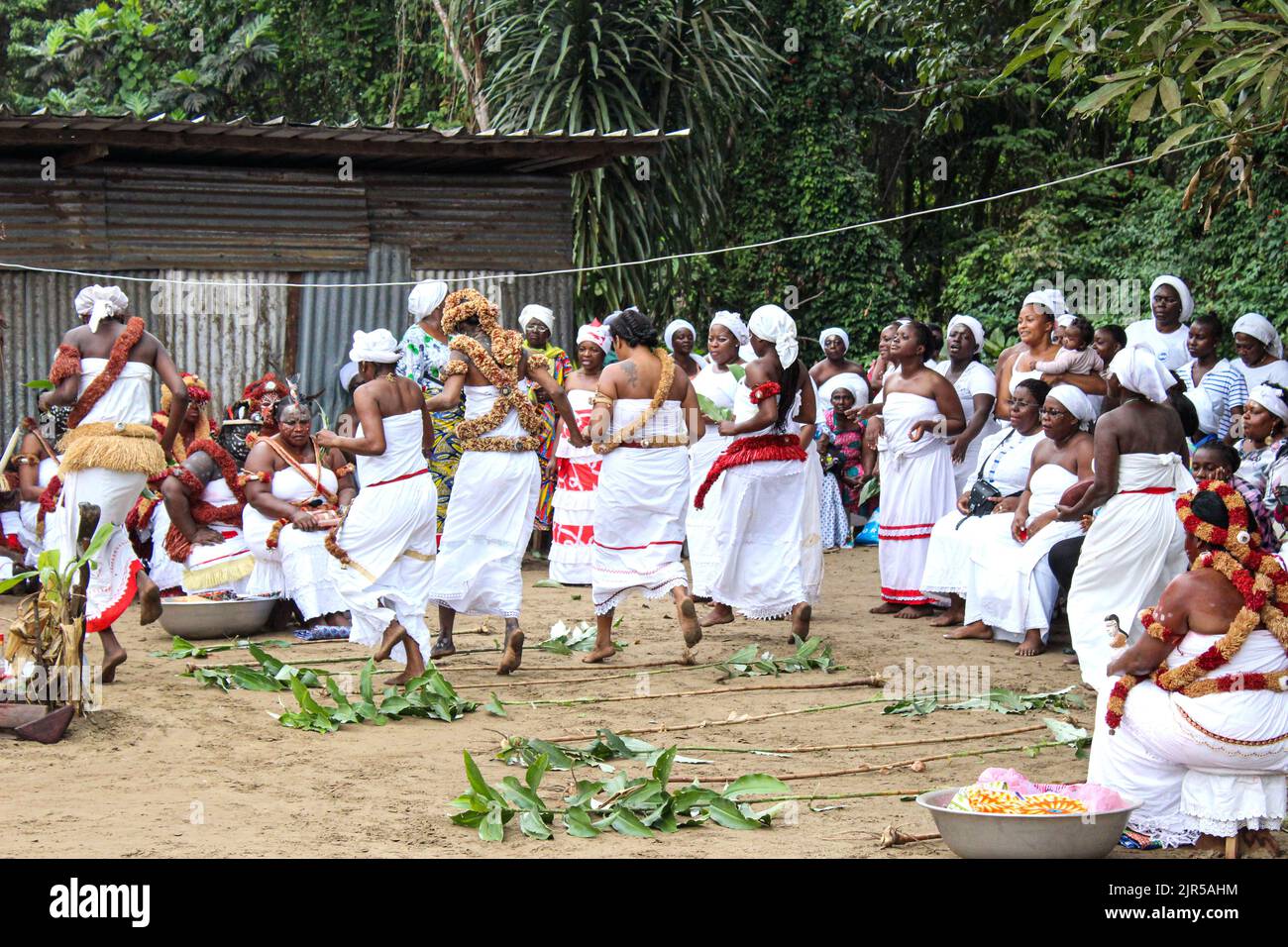 Initiation to the Gabonese feminine rite 'Ndjembe' in the Okala ...