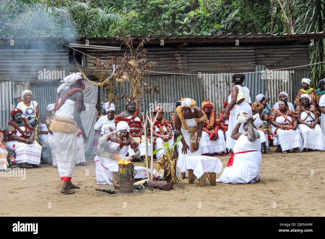 Femmes afrique tradition hi-res stock photography and images - Alamy