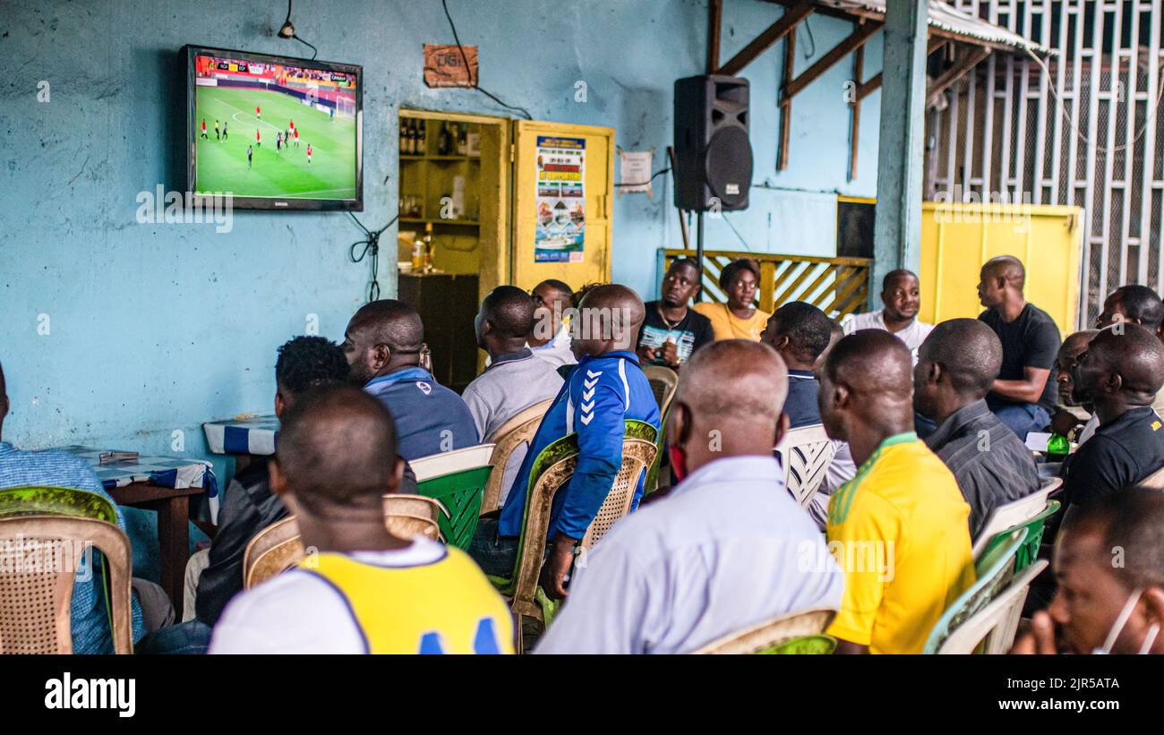 Soccer nigeria cameroon cameroon hi-res stock photography and images ...