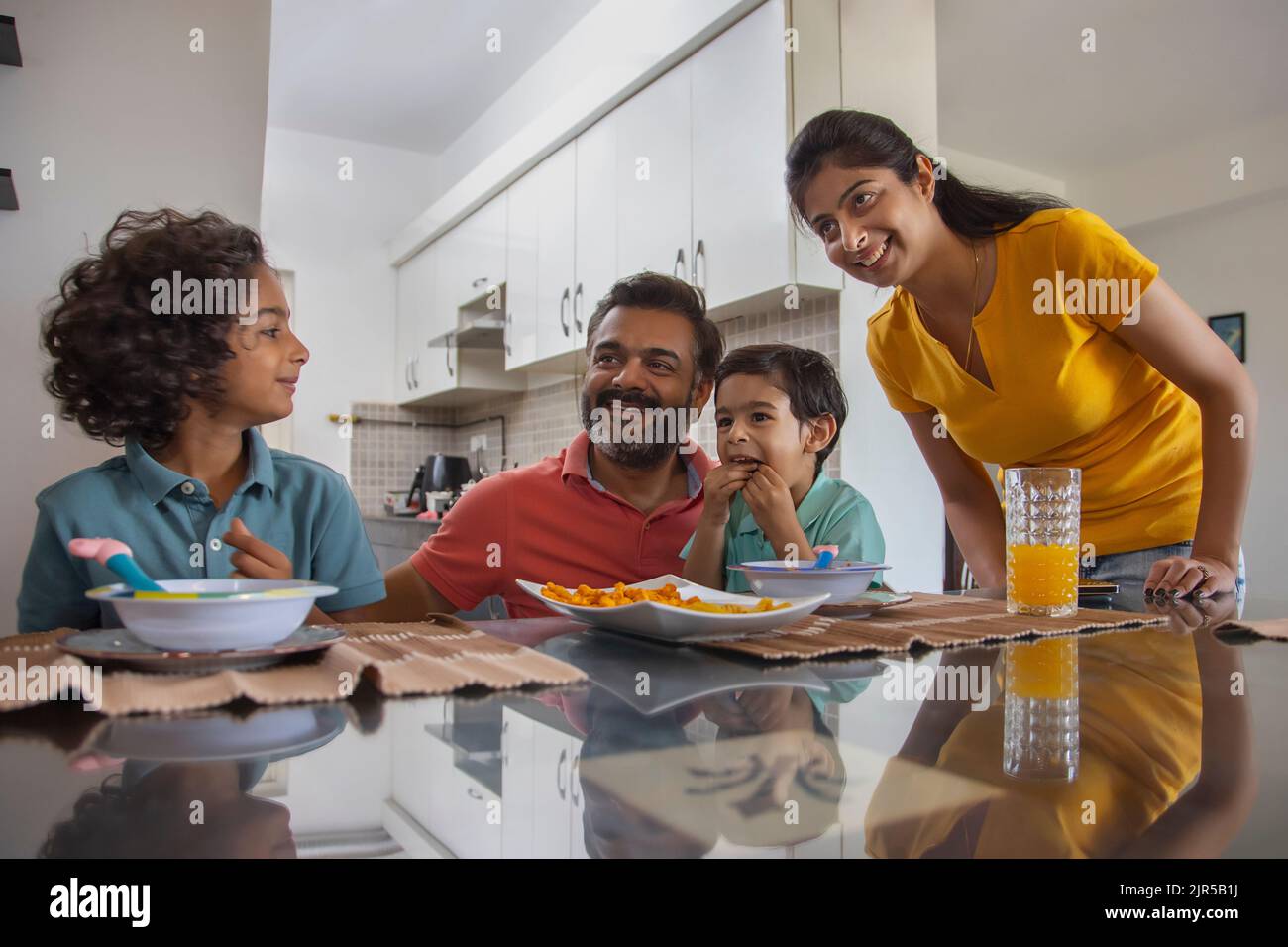 Nuclear family hi-res stock photography and images - Alamy