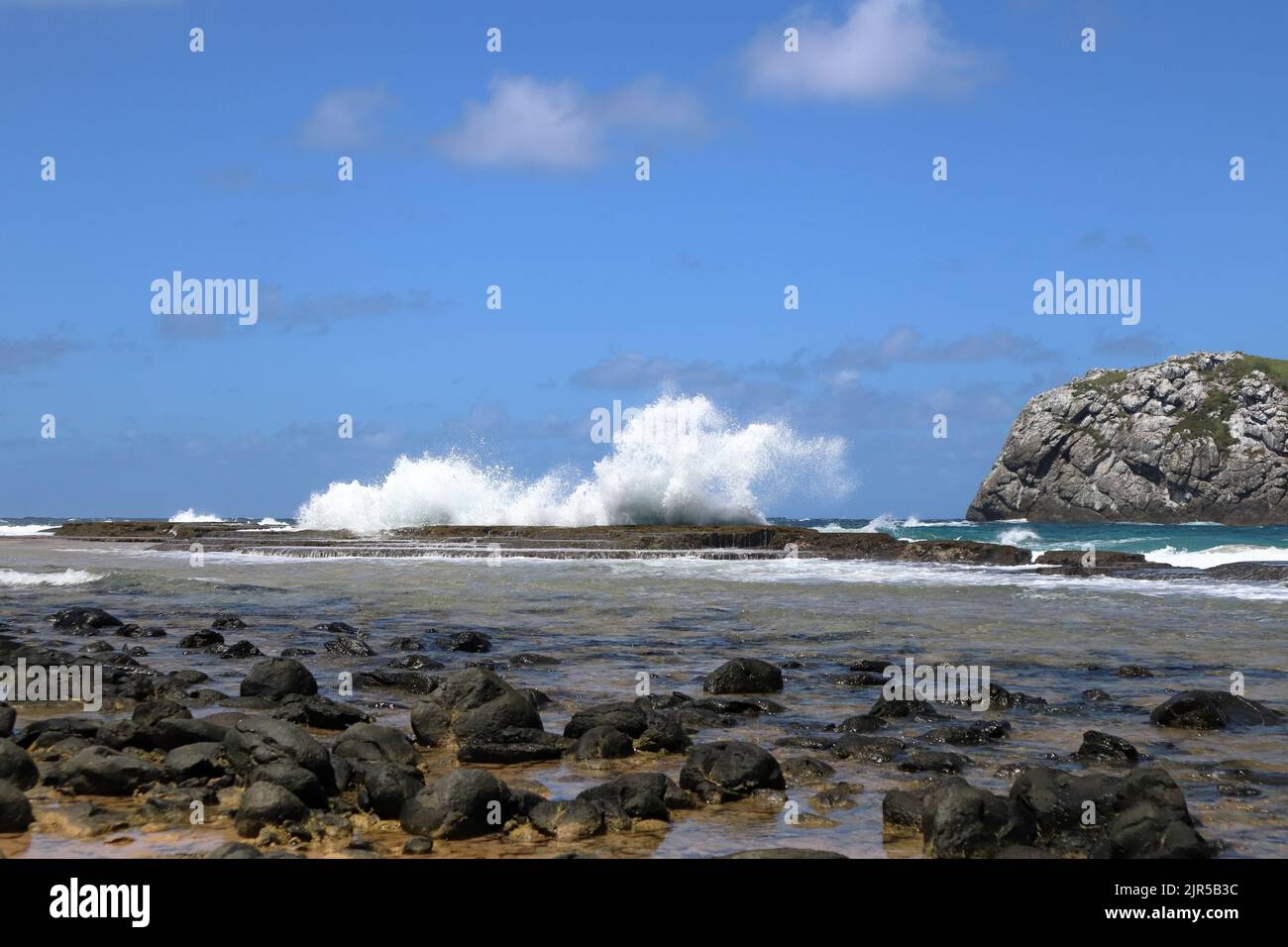 Strong waves hitting rocks at Leao beach in Noronha, Praia do Leao ...