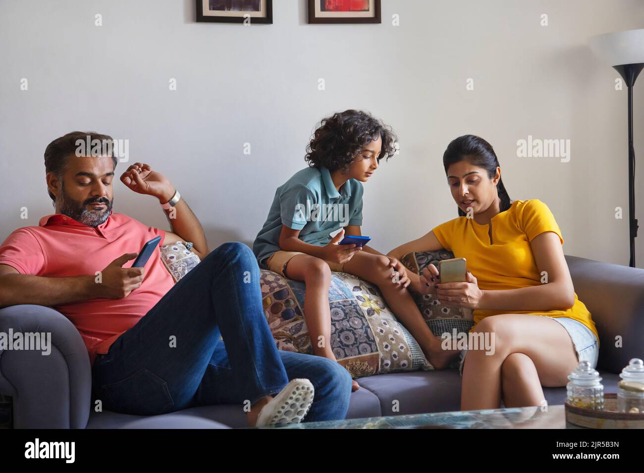 Nuclear family hi-res stock photography and images - Alamy