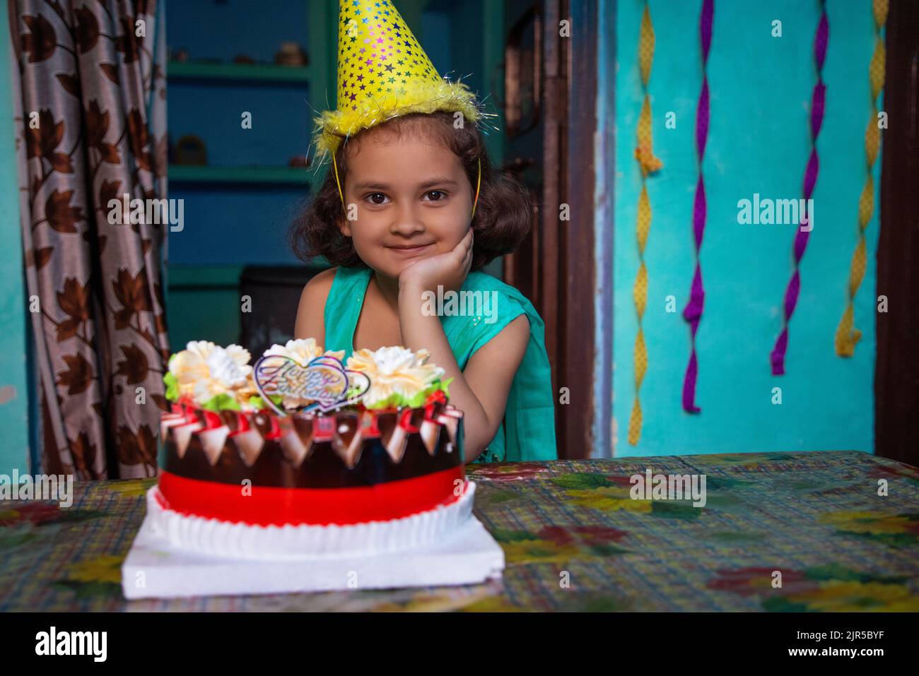 Portrait of a cute little child and her birthday cake Stock Photo - Alamy