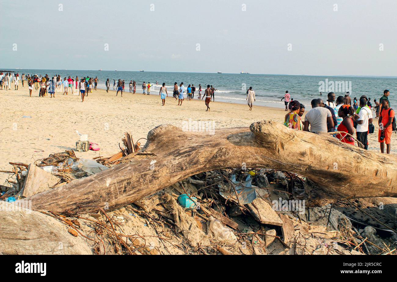 Dirt at beach hi-res stock photography and images - Alamy