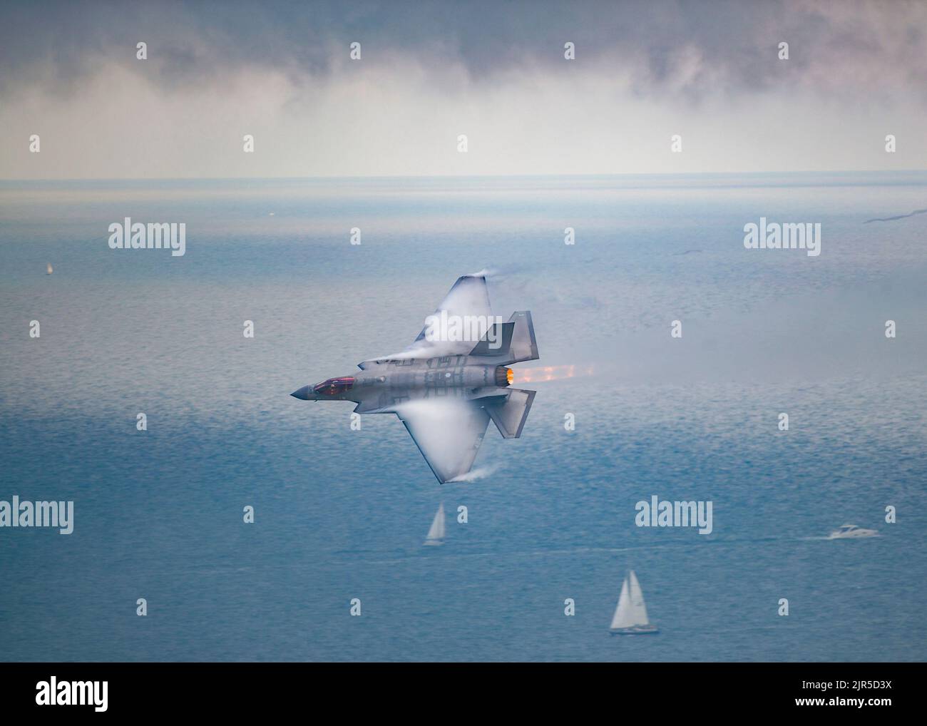 August 21, 2022: Chicago, Illinois, U.S. - A F-22 Raptor performs ...