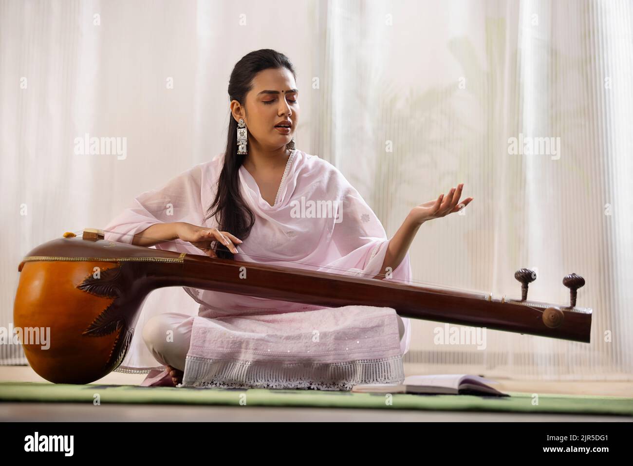 Indian female singer hi-res stock photography and images - Alamy