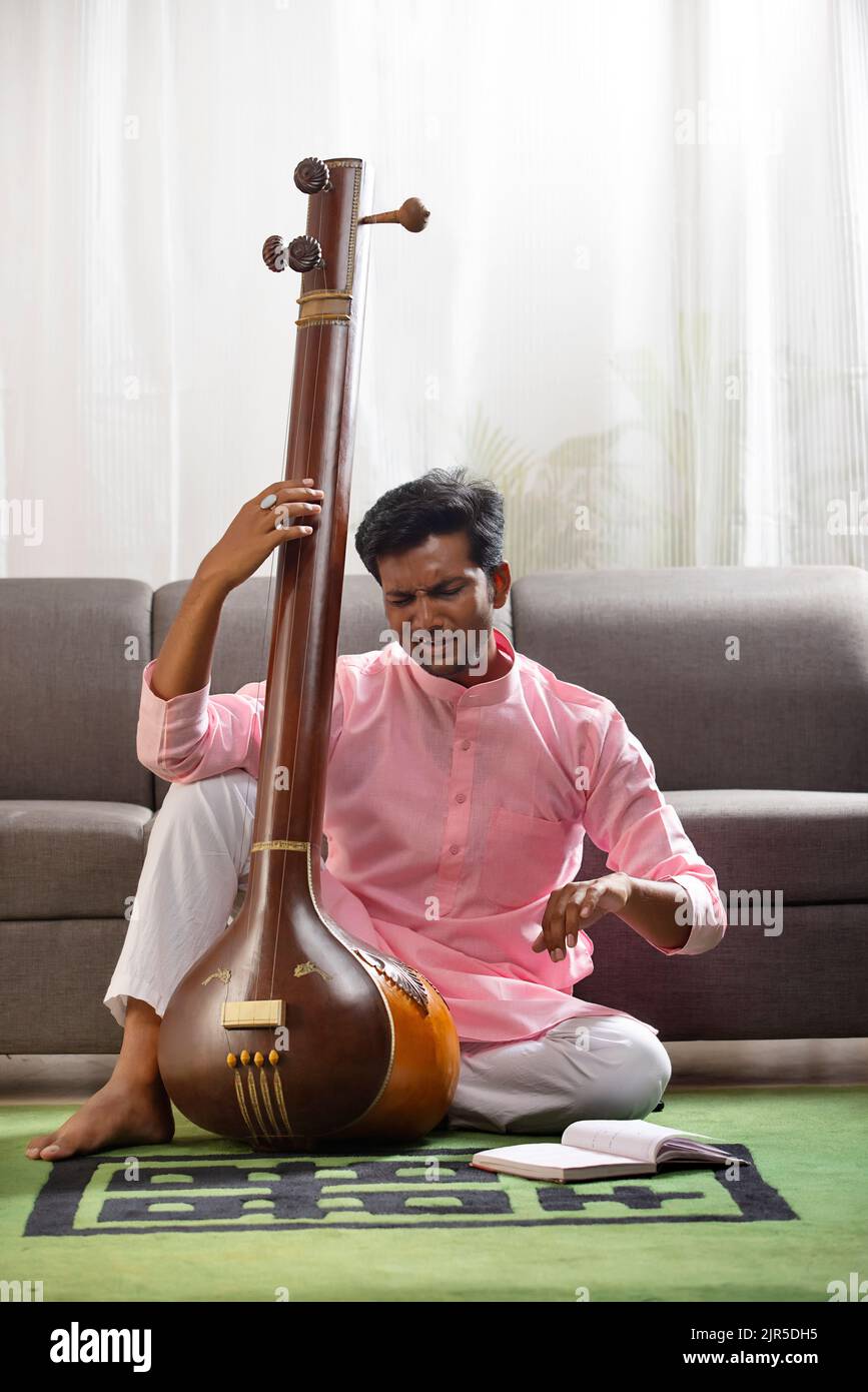 Male asian singer hi-res stock photography and images - Alamy