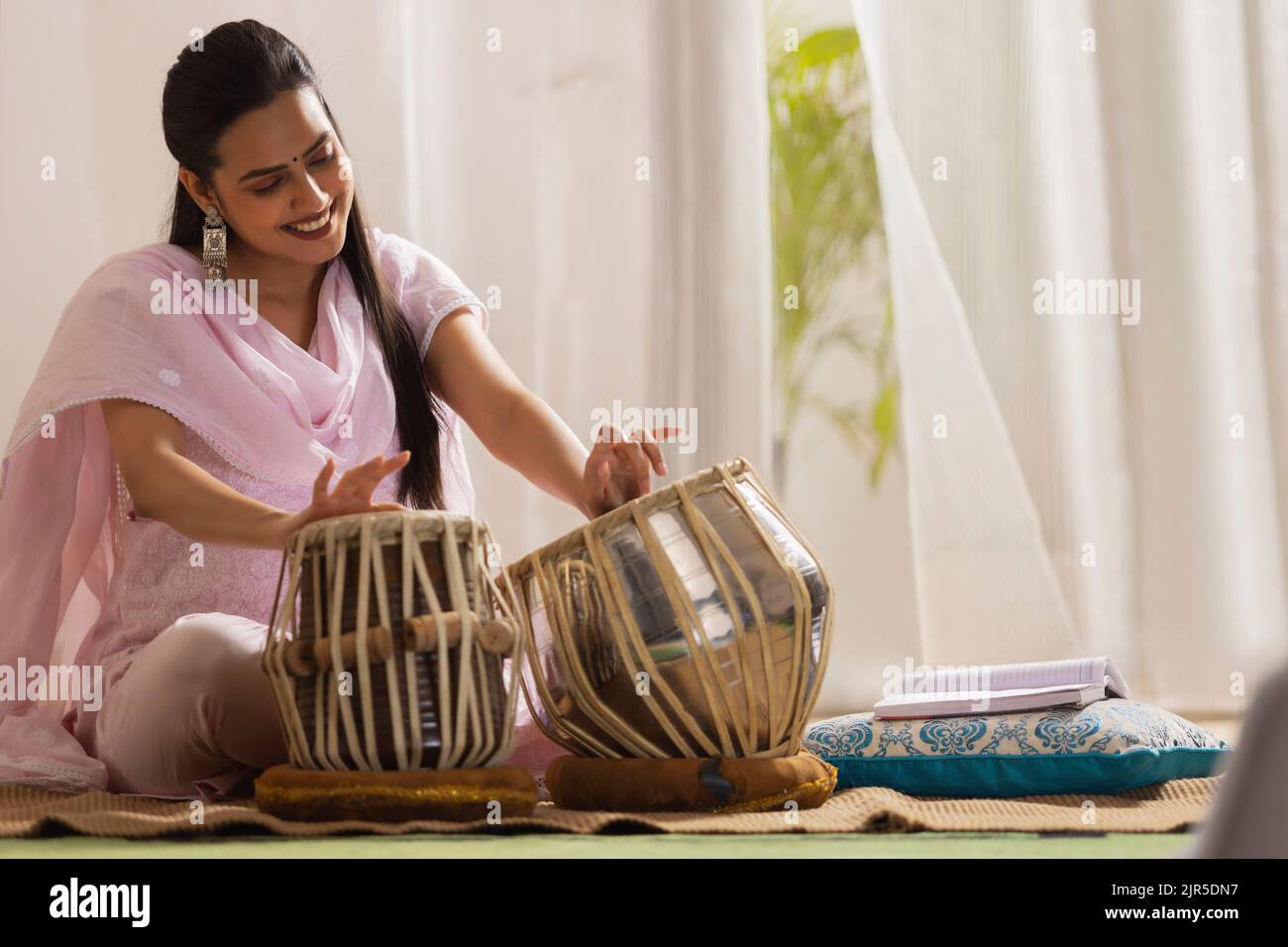 Tabla 30 hi-res stock photography and images - Alamy