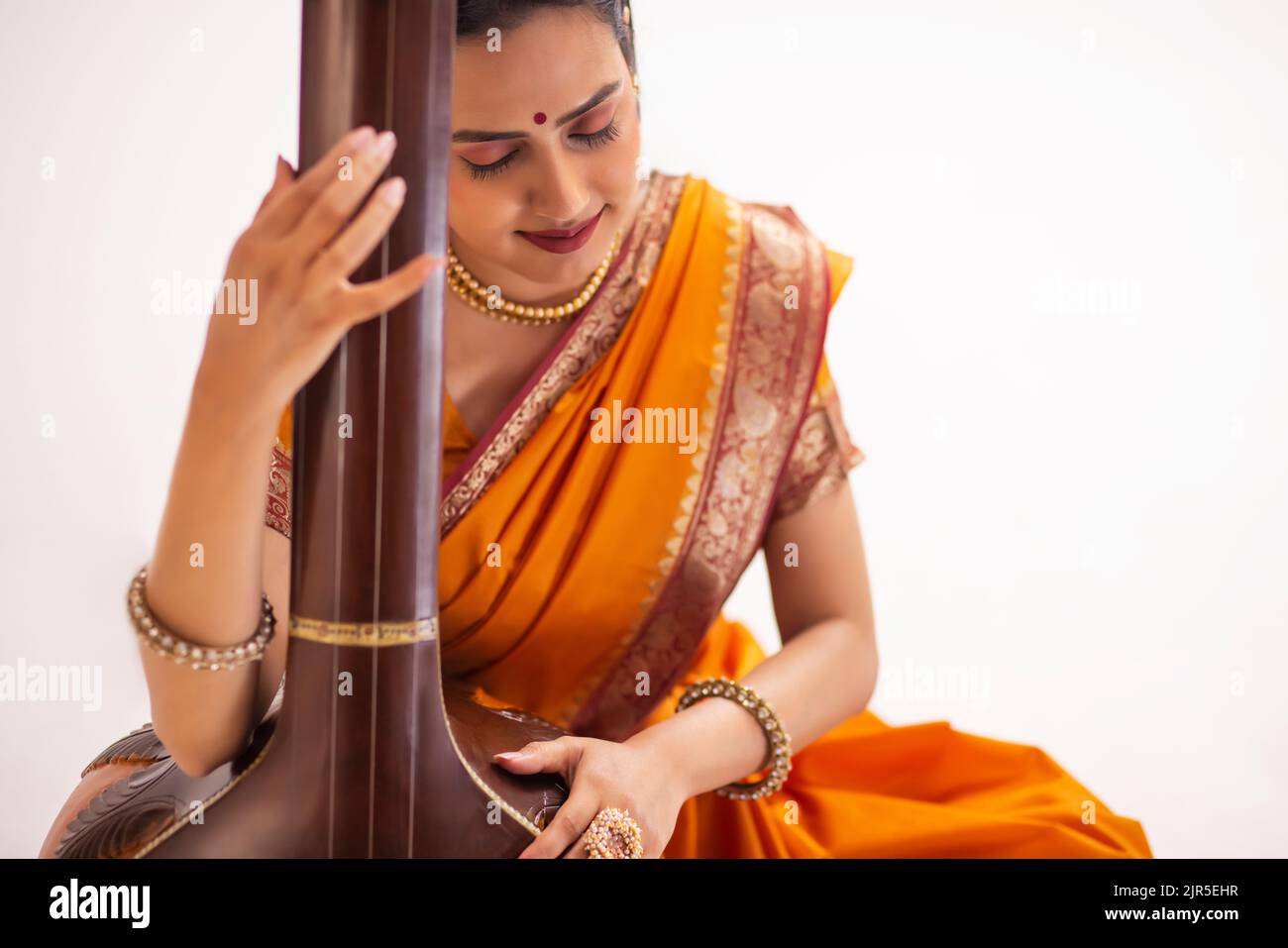 Tanpura woman hi-res stock photography and images - Alamy