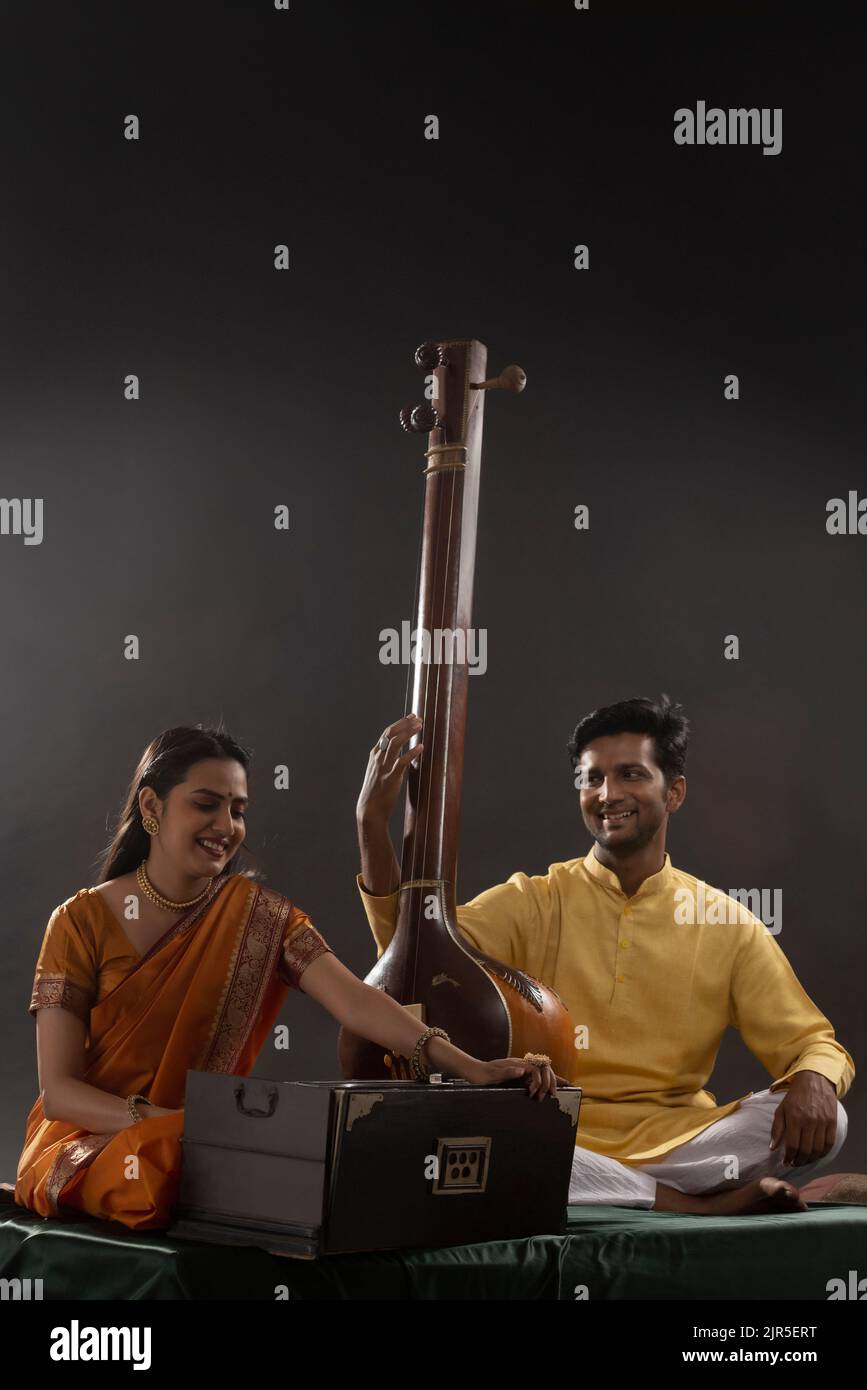 Tanpura classical instrument hi-res stock photography and images - Alamy
