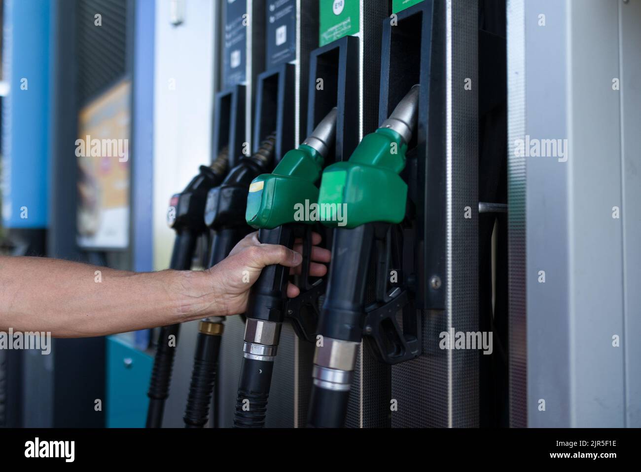 Gas station empty pumps hi-res stock photography and images - Alamy