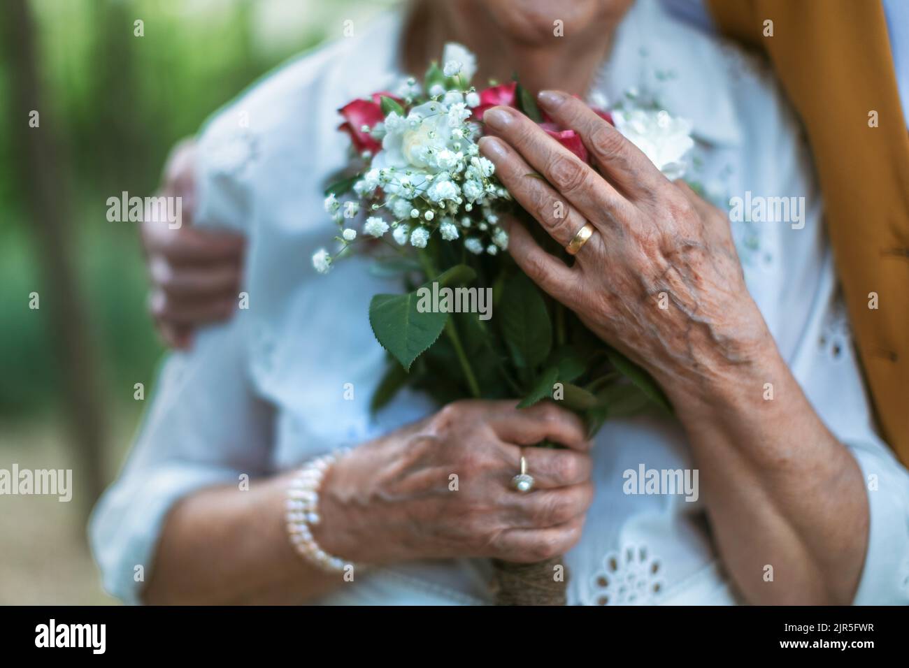 Senior bouquet hi-res stock photography and images - Alamy