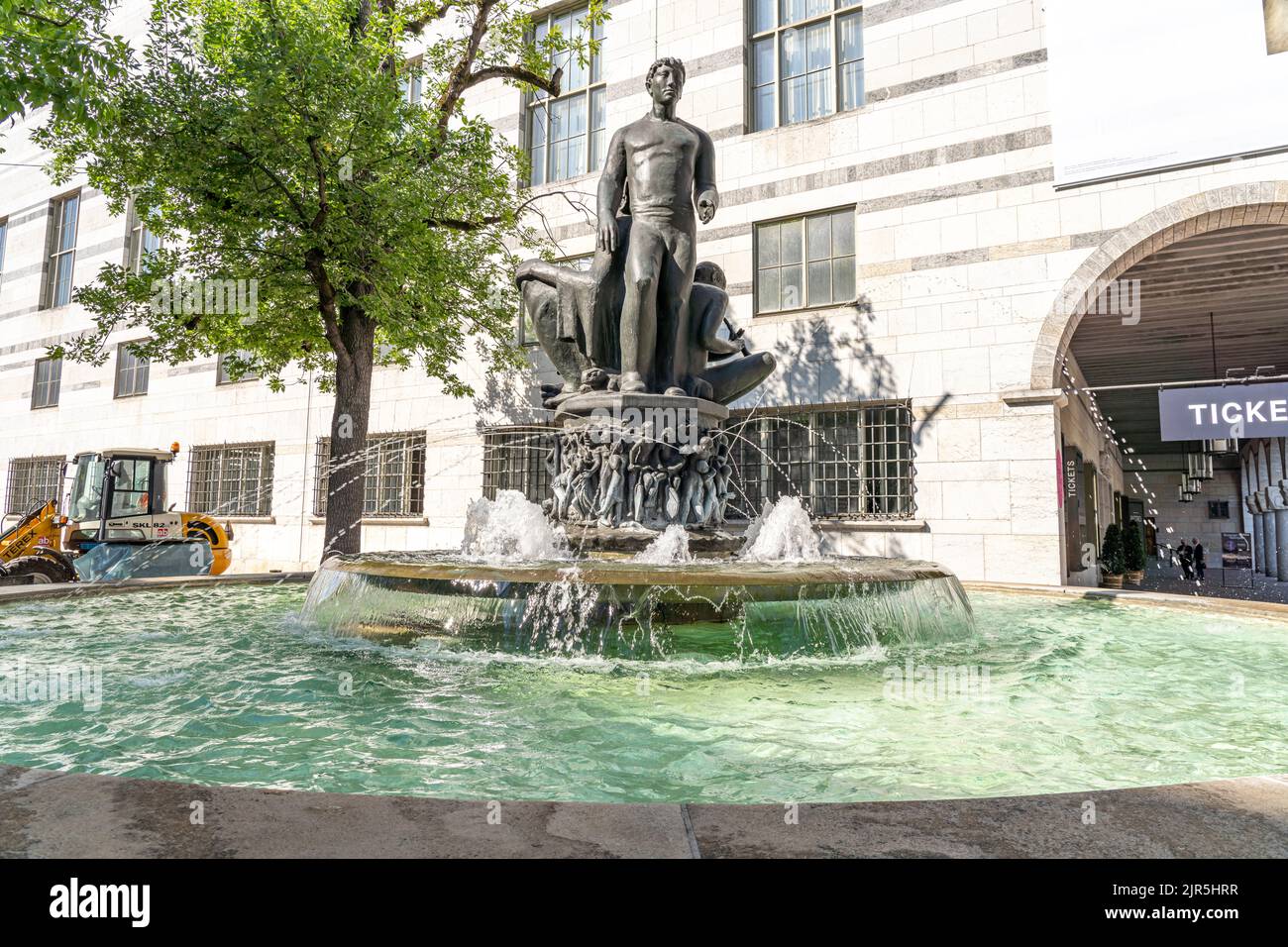 Brunnen vor dem Kunstmuseum in Basel, Schweiz, Europa | Zschokke ...