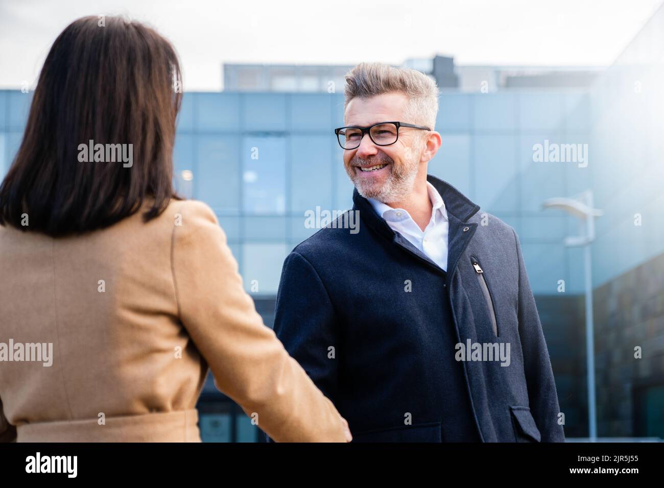 Teamwork standing hi-res stock photography and images - Alamy