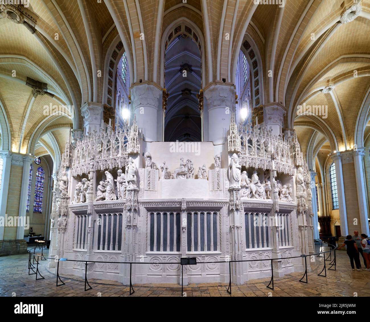 Chartres cathedral altar chartres france hi-res stock photography and ...
