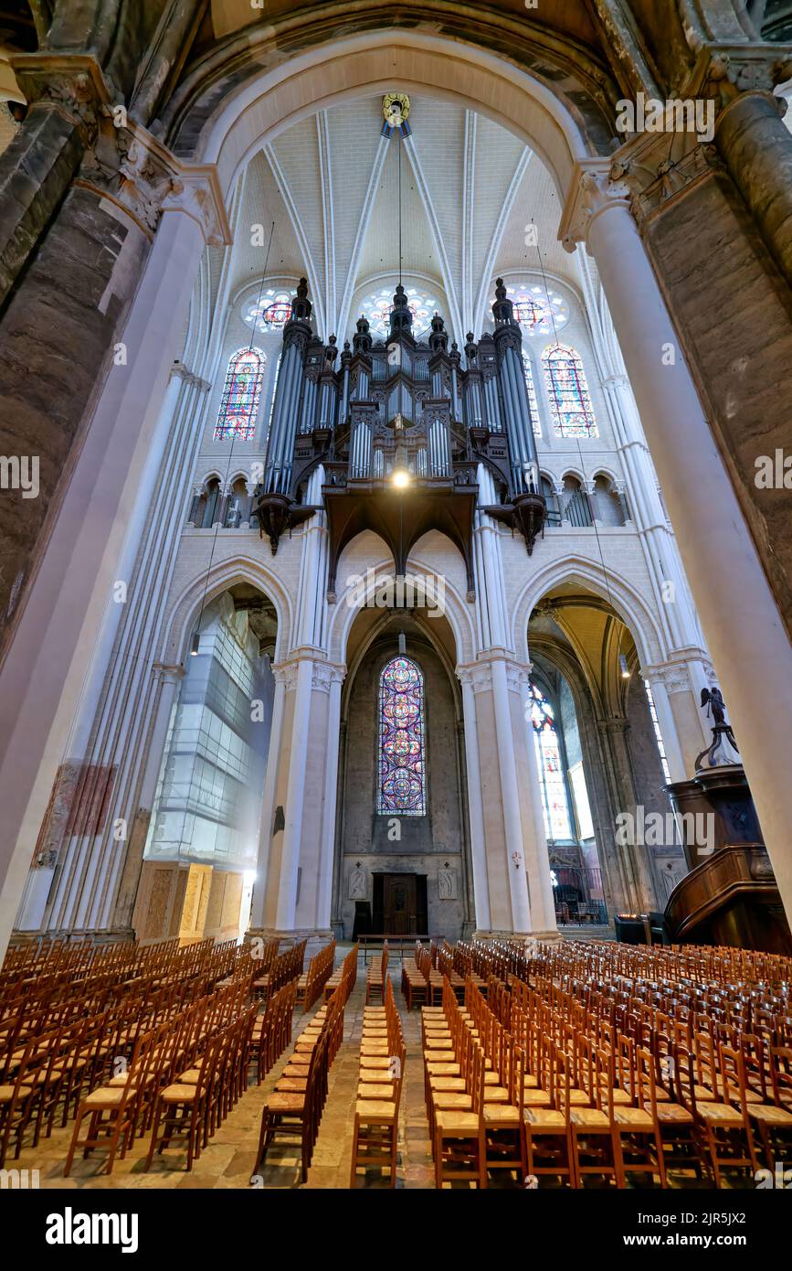 Chartres gothic cathedral stained glass hi-res stock photography and ...
